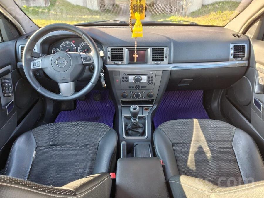 Green Opel Vectra 2007 in Preili, with an engine capacity of 1.90 L and mileage of 328 thousand km for 1250 €, photo 8 on AUTOMOTO.COM.LV