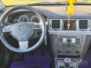 Green Opel Vectra 2007 in Preili, with an engine capacity of 1.90 L and mileage of 328 thousand km for 1250 €, photo 11 on AUTOMOTO.COM.LV