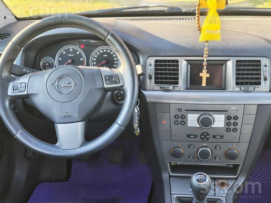 Green Opel Vectra 2007 in Preili, with an engine capacity of 1.90 L and mileage of 328 thousand km for 1250 €, photo 11 on AUTOMOTO.COM.LV