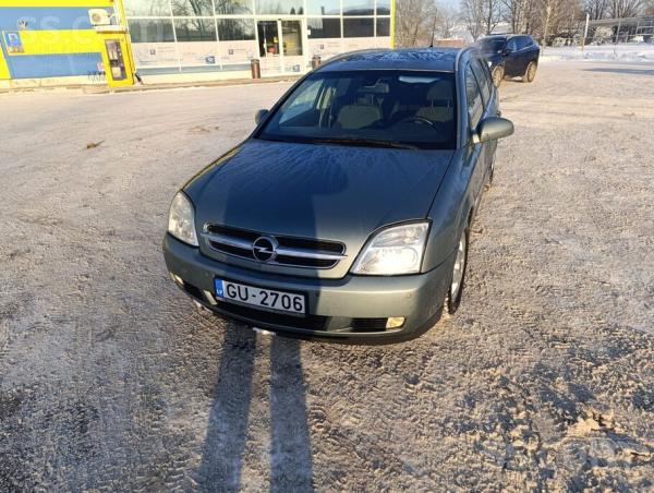 Green Opel Vectra 2003 in Cesis, with an engine capacity of 3.00 L and mileage of 303 thousand km for 1450 €, photo 1 on AUTOMOTO.COM.LV