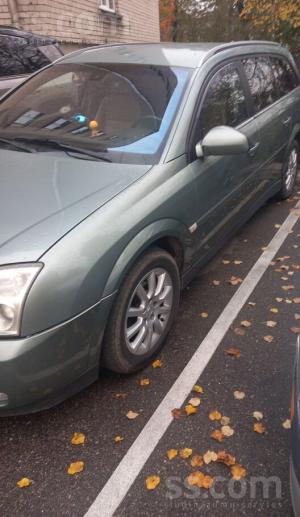 Green Opel Vectra 2003 in Daugavpils, with an engine capacity of 2.20 L and mileage of 338 thousand km for 2200 €, photo 7 on AUTOMOTO.COM.LV