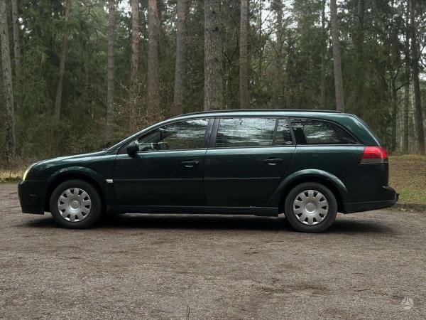 Green Opel Vectra 2005 in Kaunas, with an engine capacity of 1.91 L and mileage of 382 thousand km for 1450 €, photo 2 on AUTOMOTO.COM.LV