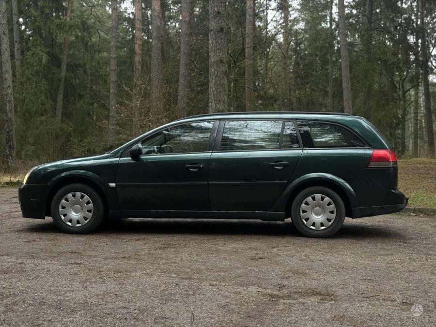 Green Opel Vectra 2005 in Kaunas, with an engine capacity of 1.91 L and mileage of 382 thousand km for 1450 €, photo 2 on AUTOMOTO.COM.LV