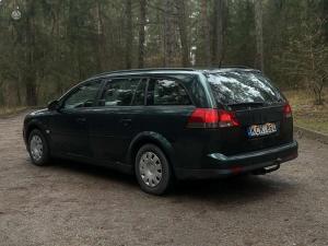 Green Opel Vectra 2005 in Kaunas, with an engine capacity of 1.91 L and mileage of 382 thousand km for 1450 €, photo 3 on AUTOMOTO.COM.LV
