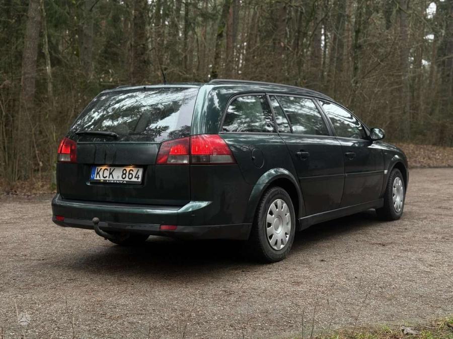 Green Opel Vectra 2005 in Kaunas, with an engine capacity of 1.91 L and mileage of 382 thousand km for 1450 €, photo 5 on AUTOMOTO.COM.LV