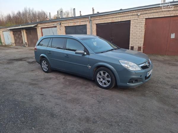 Green Opel Vectra 2006 in Vilnius, with an engine capacity of 1.90 L and mileage of 301 thousand km for 600 €, photo 6 on AUTOMOTO.COM.LV