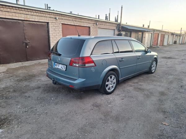 Green Opel Vectra 2006 in Vilnius, with an engine capacity of 1.90 L and mileage of 301 thousand km for 600 €, photo 8 on AUTOMOTO.COM.LV