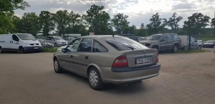 Серый Опель Вектра 1995 в Валмиера, объемом двигателя 1.80 л и пробегом 286 тыс. км за 650 €, фото 6 на AUTOMOTO.COM.LV