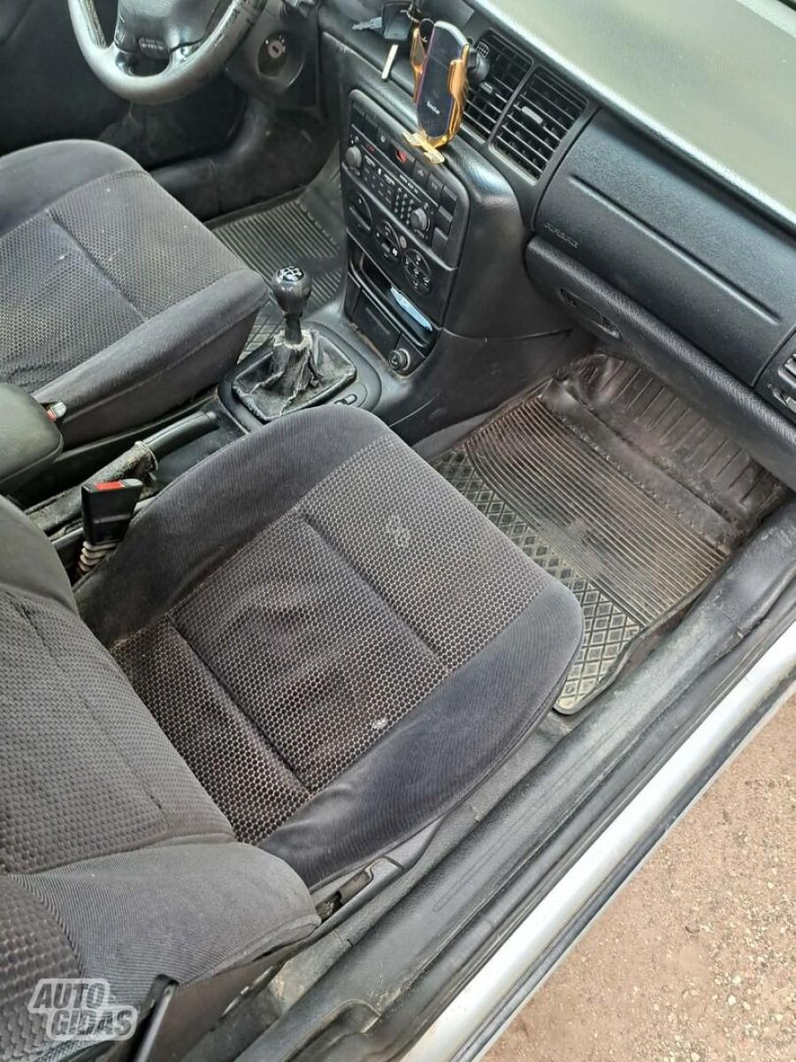 Pelēks Opel Vectra 2001 Utena, ar dzinēja tilpumu 2.00 L un nobraukumu 312 tūkst. km par 600 €, foto 8 vietnē AUTOMOTO.COM.LV