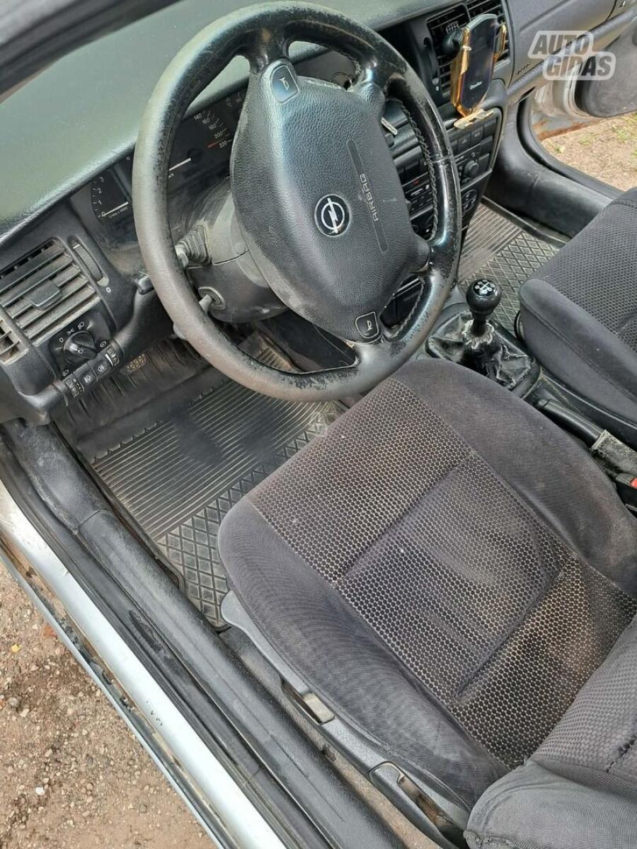 Pelēks Opel Vectra 2001 Utena, ar dzinēja tilpumu 2.00 L un nobraukumu 312 tūkst. km par 600 €, foto 9 vietnē AUTOMOTO.COM.LV