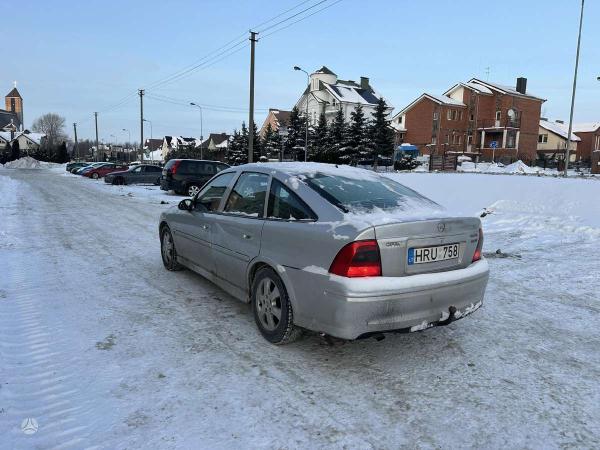 Grey Opel Vectra 2002 in Klaipeda, with an engine capacity of 2.17 L and mileage of 265 thousand km for 475 €, photo 2 on AUTOMOTO.COM.LV