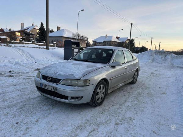 Grey Opel Vectra 2002 in Klaipeda, with an engine capacity of 2.17 L and mileage of 265 thousand km for 475 €, photo 3 on AUTOMOTO.COM.LV