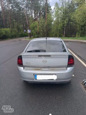 Grey Opel Vectra 2002 in Vilnius, with an engine capacity of 2.20 L and mileage of 293 thousand km for 700 €, photo  on AUTOMOTO.COM.LV