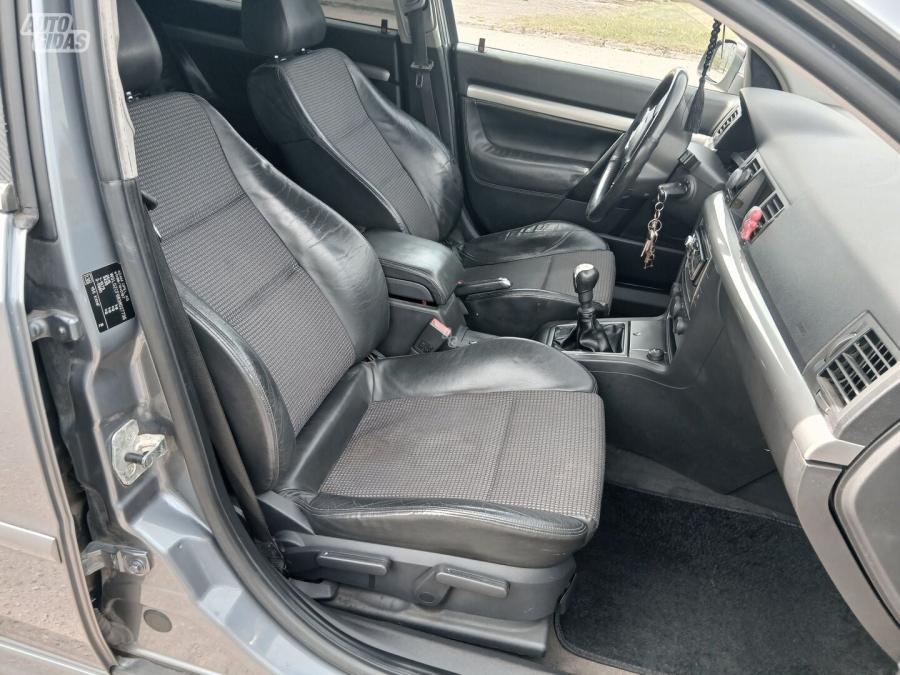 Pelēks Opel Vectra 2002 Klaipėda, ar dzinēja tilpumu 2.20 L un nobraukumu 276 tūkst. km par 1650 €, foto 23 vietnē AUTOMOTO.COM.LV