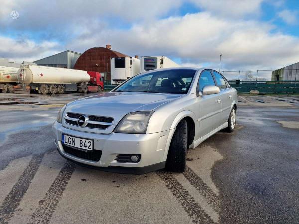 Grey Opel Vectra 2003 in Klaipeda, with an engine capacity of 2.20 L and mileage of 256 thousand km for 1750 €, photo 1 on AUTOMOTO.COM.LV