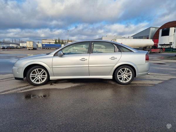 Grey Opel Vectra 2003 in Klaipeda, with an engine capacity of 2.20 L and mileage of 256 thousand km for 1750 €, photo 3 on AUTOMOTO.COM.LV