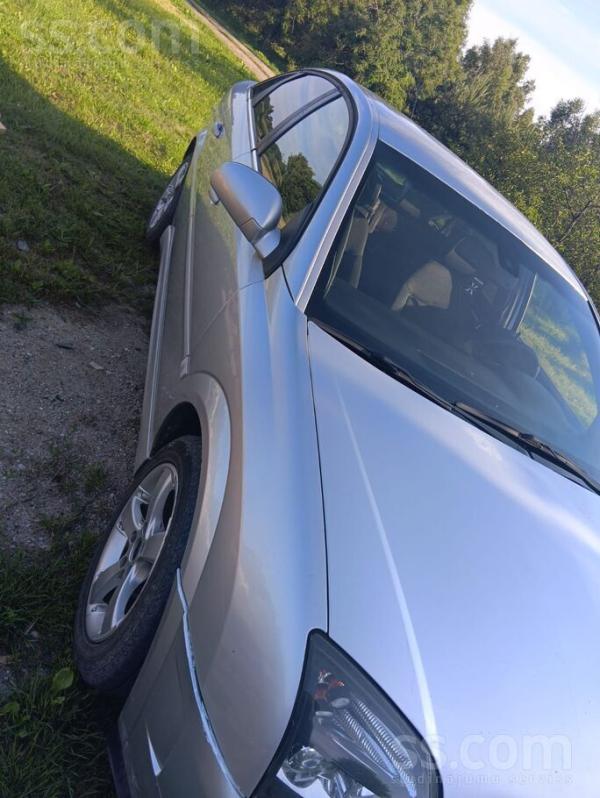 Grey Opel Vectra 2003 in Liepaja, with an engine capacity of 2.20 L and mileage of 448 thousand km for 950 €, photo 3 on AUTOMOTO.COM.LV