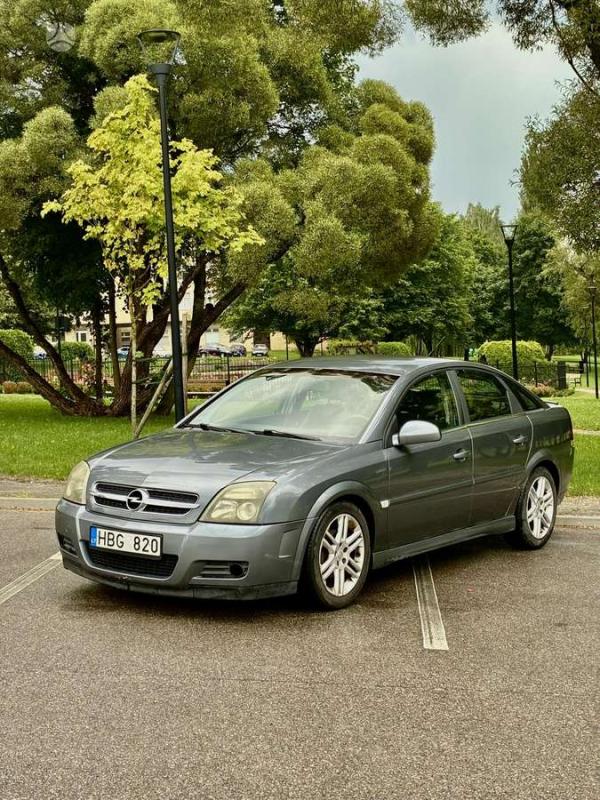 Grey Opel Vectra 2003 in Ukmerge, with an engine capacity of 2.20 L and mileage of 189 thousand km for 1200 €, photo 2 on AUTOMOTO.COM.LV