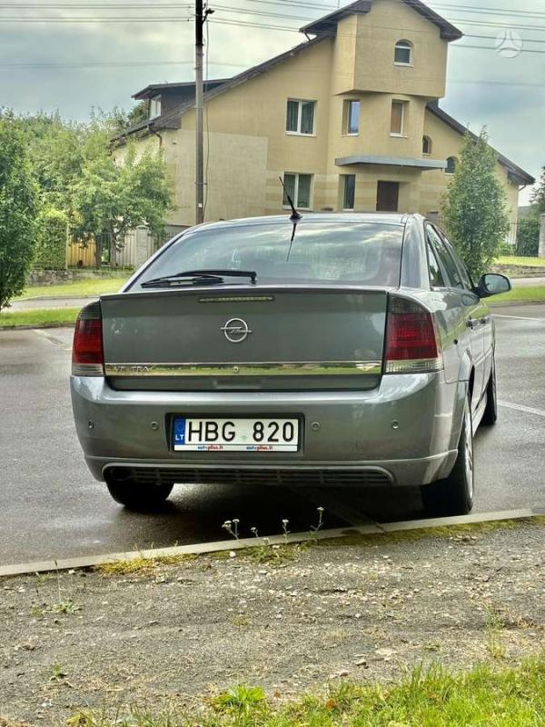 Grey Opel Vectra 2003 in Ukmerge, with an engine capacity of 2.20 L and mileage of 189 thousand km for 1200 €, photo 6 on AUTOMOTO.COM.LV