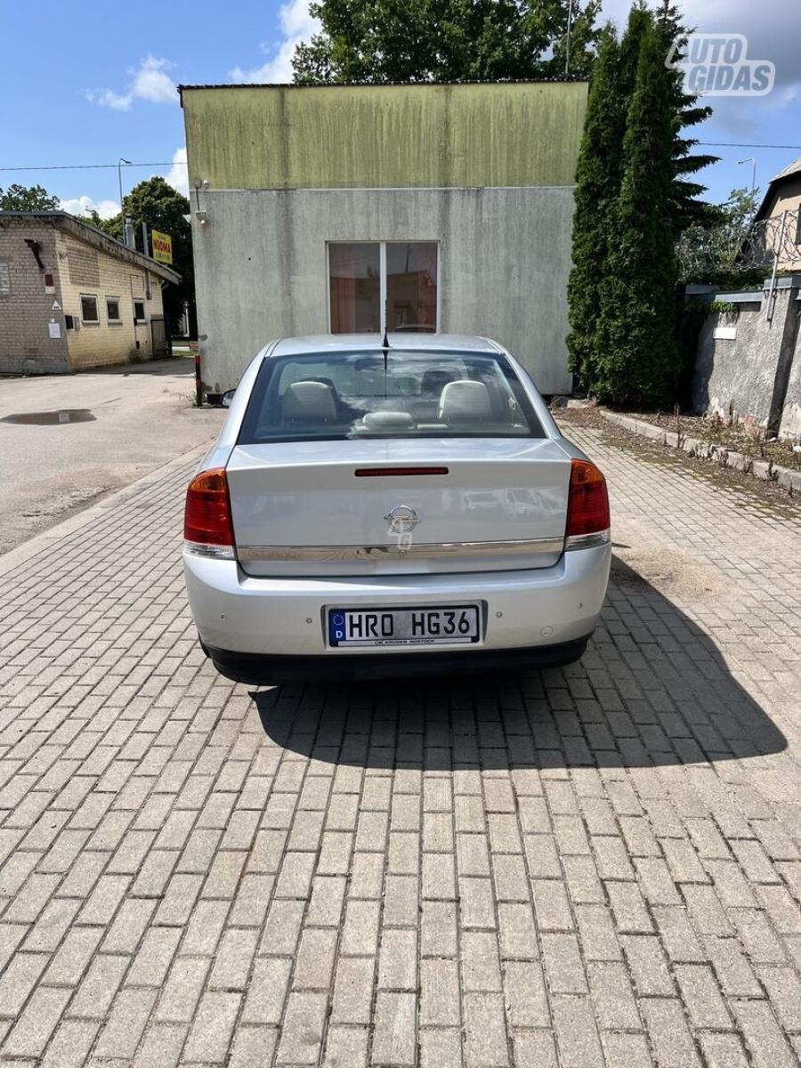 Grey Opel Vectra 2003 in Siauliai, with an engine capacity of 1.80 L and mileage of 229 thousand km for 1250 €, photo 3 on AUTOMOTO.COM.LV
