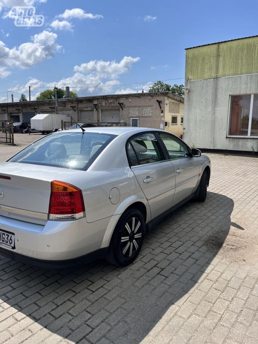 Grey Opel Vectra 2003 in Siauliai, with an engine capacity of 1.80 L and mileage of 229 thousand km for 1250 €, photo 4 on AUTOMOTO.COM.LV