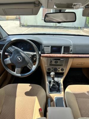 Grey Opel Vectra 2003 in Siauliai, with an engine capacity of 1.80 L and mileage of 229 thousand km for 1250 €, photo 7 on AUTOMOTO.COM.LV