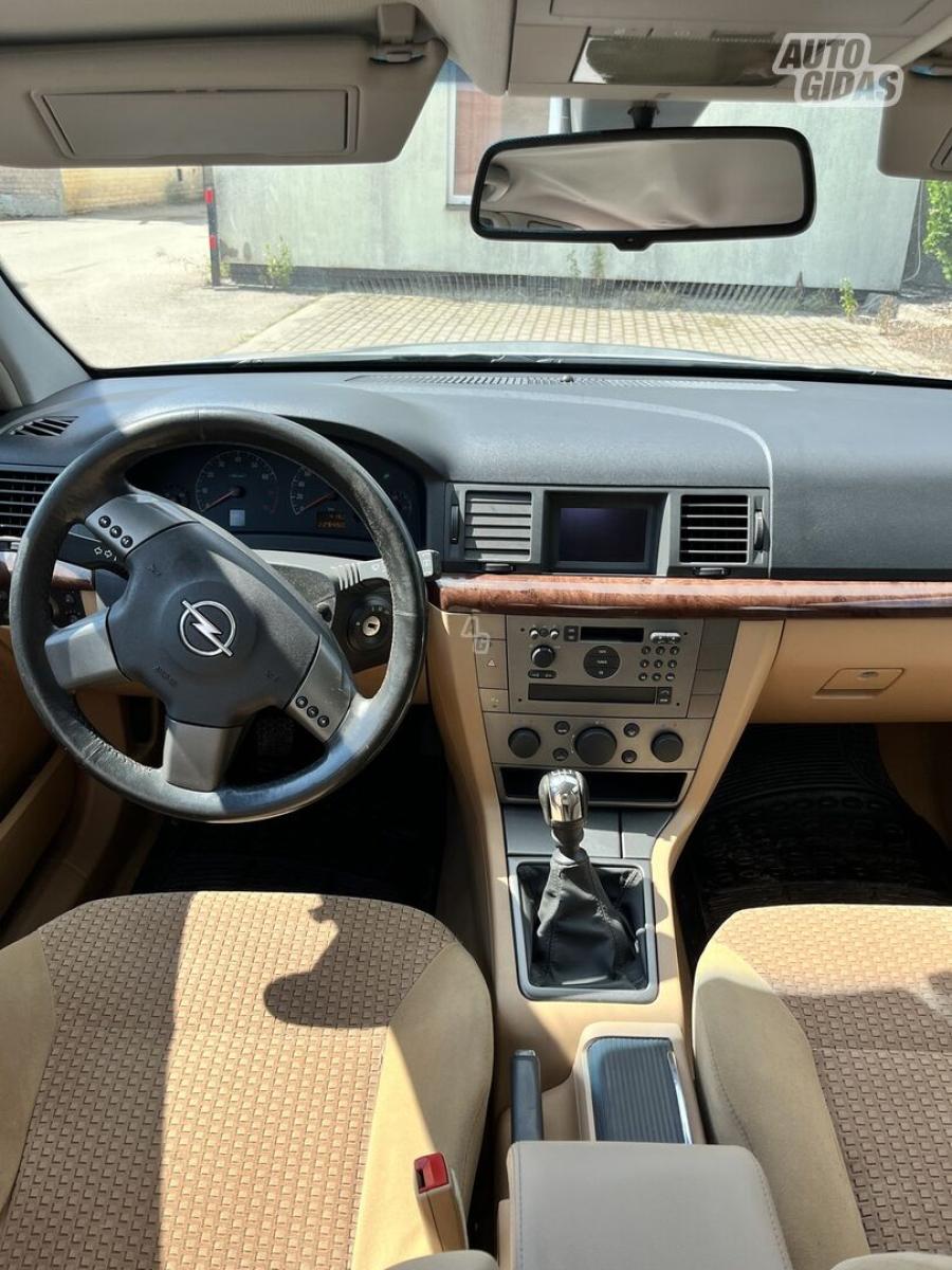 Grey Opel Vectra 2003 in Siauliai, with an engine capacity of 1.80 L and mileage of 229 thousand km for 1250 €, photo 7 on AUTOMOTO.COM.LV