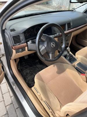 Grey Opel Vectra 2003 in Siauliai, with an engine capacity of 1.80 L and mileage of 229 thousand km for 1250 €, photo 10 on AUTOMOTO.COM.LV