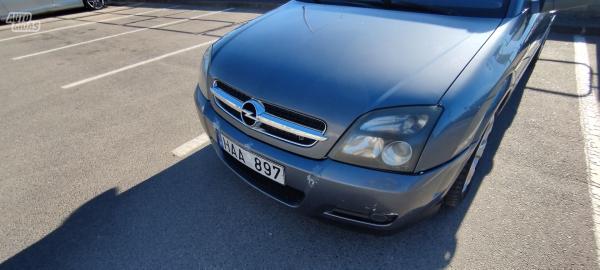 Grey Opel Vectra 2004 in Vilnius, with an engine capacity of 2.20 L and mileage of 297 thousand km for 850 €, photo 7 on AUTOMOTO.COM.LV