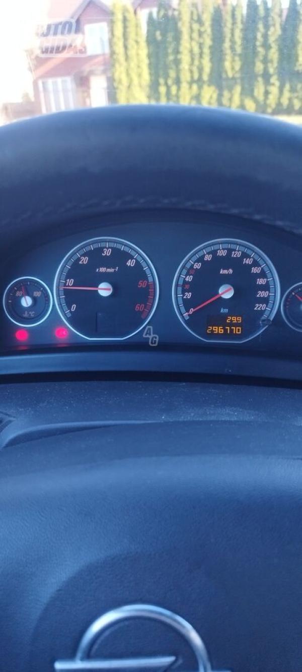 Grey Opel Vectra 2004 in Vilnius, with an engine capacity of 2.20 L and mileage of 297 thousand km for 850 €, photo 10 on AUTOMOTO.COM.LV