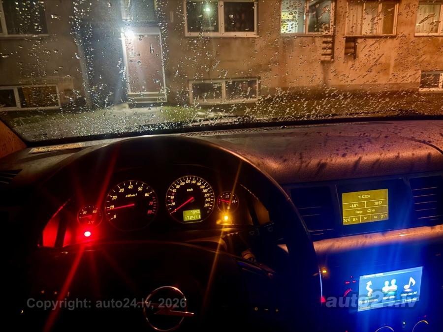 Pelēks Opel Vectra 2004 Tallina, ar dzinēja tilpumu 2.20 L un nobraukumu 0 tūkst. km par 1100 €, foto 4 vietnē AUTOMOTO.COM.LV