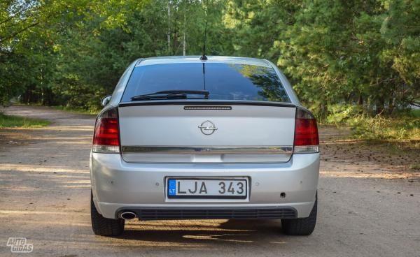 Pelēks Opel Vectra 2004 Viļņa, ar dzinēja tilpumu 2.20 L un nobraukumu 217 tūkst. km par 1300 €, foto 5 vietnē AUTOMOTO.COM.LV