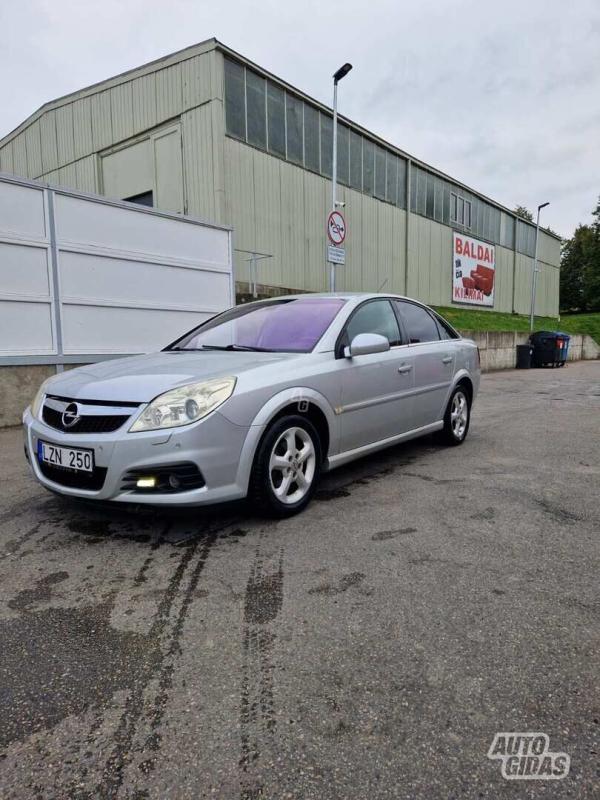 Grey Opel Vectra 2005 in Alytus, with an engine capacity of 1.90 L and mileage of 270 thousand km for 1800 €, photo 1 on AUTOMOTO.COM.LV