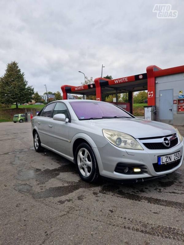 Grey Opel Vectra 2005 in Alytus, with an engine capacity of 1.90 L and mileage of 270 thousand km for 1800 €, photo 2 on AUTOMOTO.COM.LV