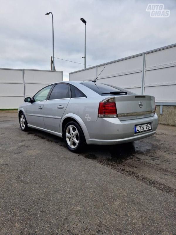 Grey Opel Vectra 2005 in Alytus, with an engine capacity of 1.90 L and mileage of 270 thousand km for 1800 €, photo 3 on AUTOMOTO.COM.LV