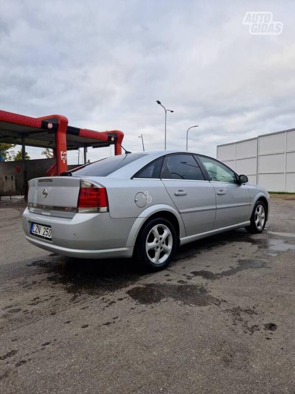Grey Opel Vectra 2005 in Alytus, with an engine capacity of 1.90 L and mileage of 270 thousand km for 1800 €, photo 4 on AUTOMOTO.COM.LV