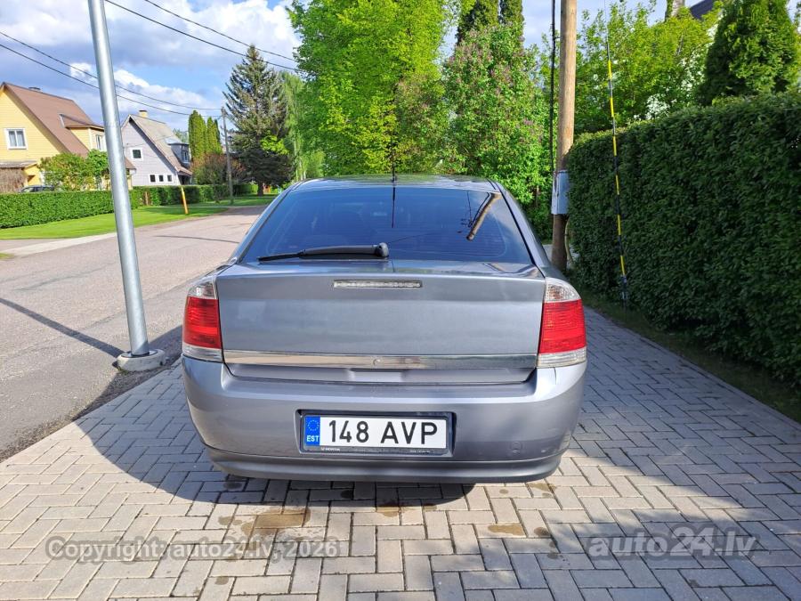 Grey Opel Vectra 2005 in Polva, with an engine capacity of 1.80 L and mileage of 262 thousand km for 800 €, photo 3 on AUTOMOTO.COM.LV