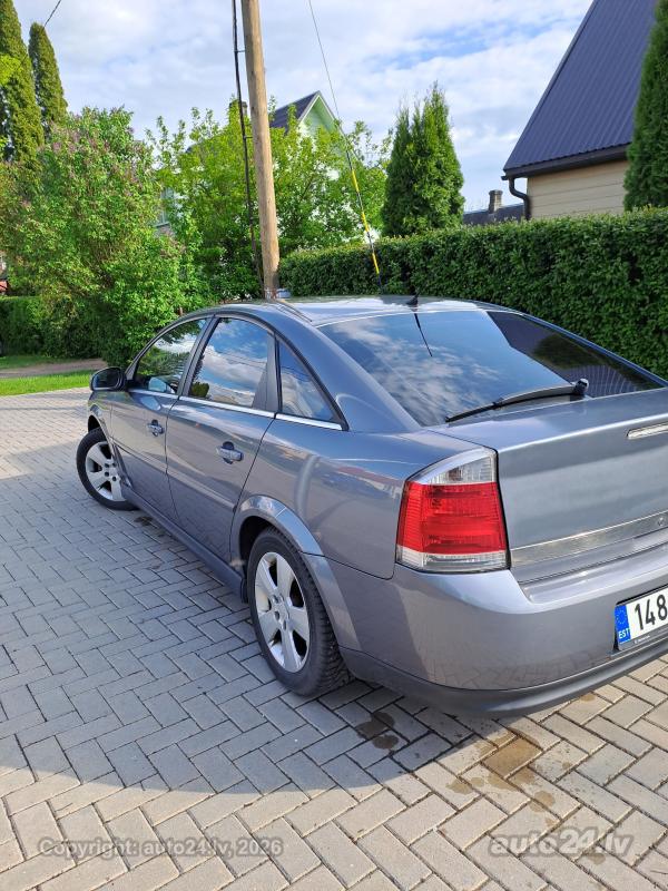 Grey Opel Vectra 2005 in Polva, with an engine capacity of 1.80 L and mileage of 262 thousand km for 800 €, photo 3 on AUTOMOTO.COM.LV