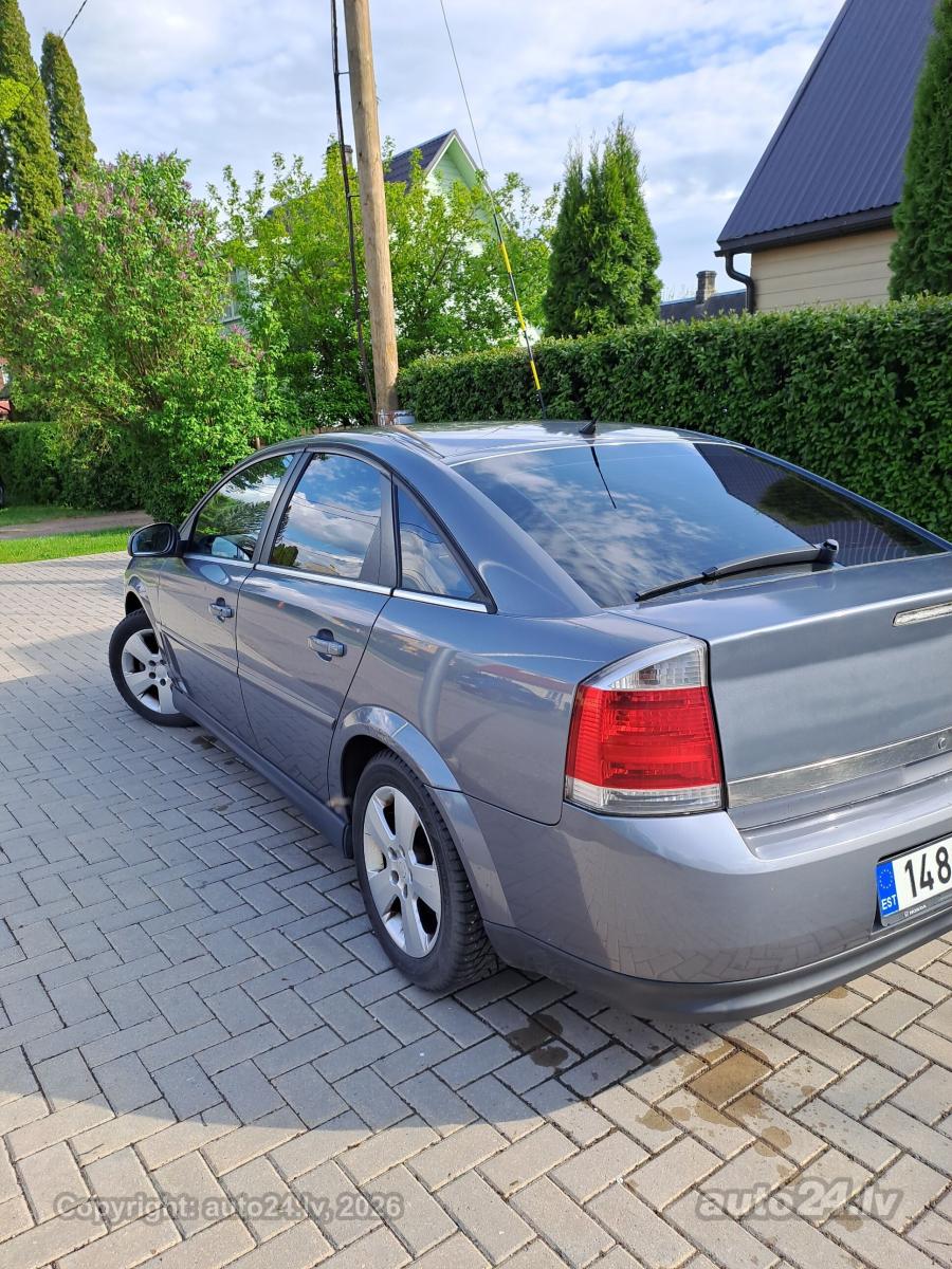 Grey Opel Vectra 2005 in Polva, with an engine capacity of 1.80 L and mileage of 262 thousand km for 800 €, photo 4 on AUTOMOTO.COM.LV