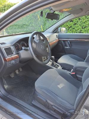 Grey Opel Vectra 2005 in Polva, with an engine capacity of 1.80 L and mileage of 262 thousand km for 800 €, photo 5 on AUTOMOTO.COM.LV