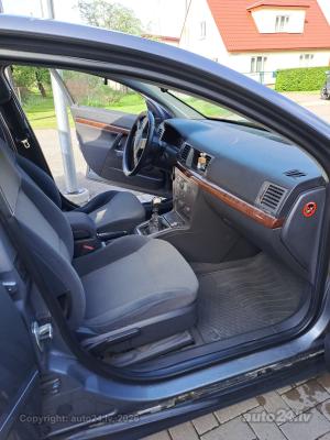 Grey Opel Vectra 2005 in Polva, with an engine capacity of 1.80 L and mileage of 262 thousand km for 800 €, photo 6 on AUTOMOTO.COM.LV