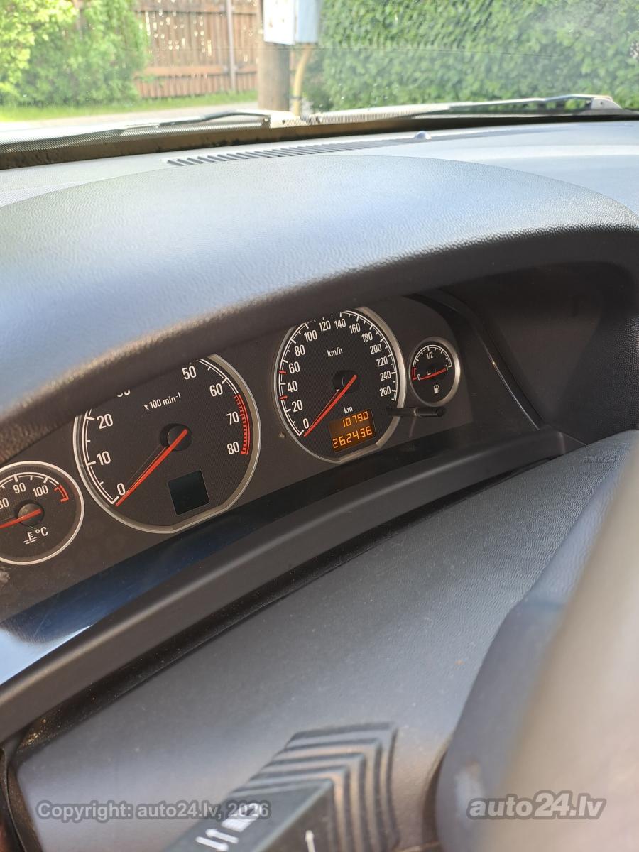 Grey Opel Vectra 2005 in Polva, with an engine capacity of 1.80 L and mileage of 262 thousand km for 800 €, photo 7 on AUTOMOTO.COM.LV