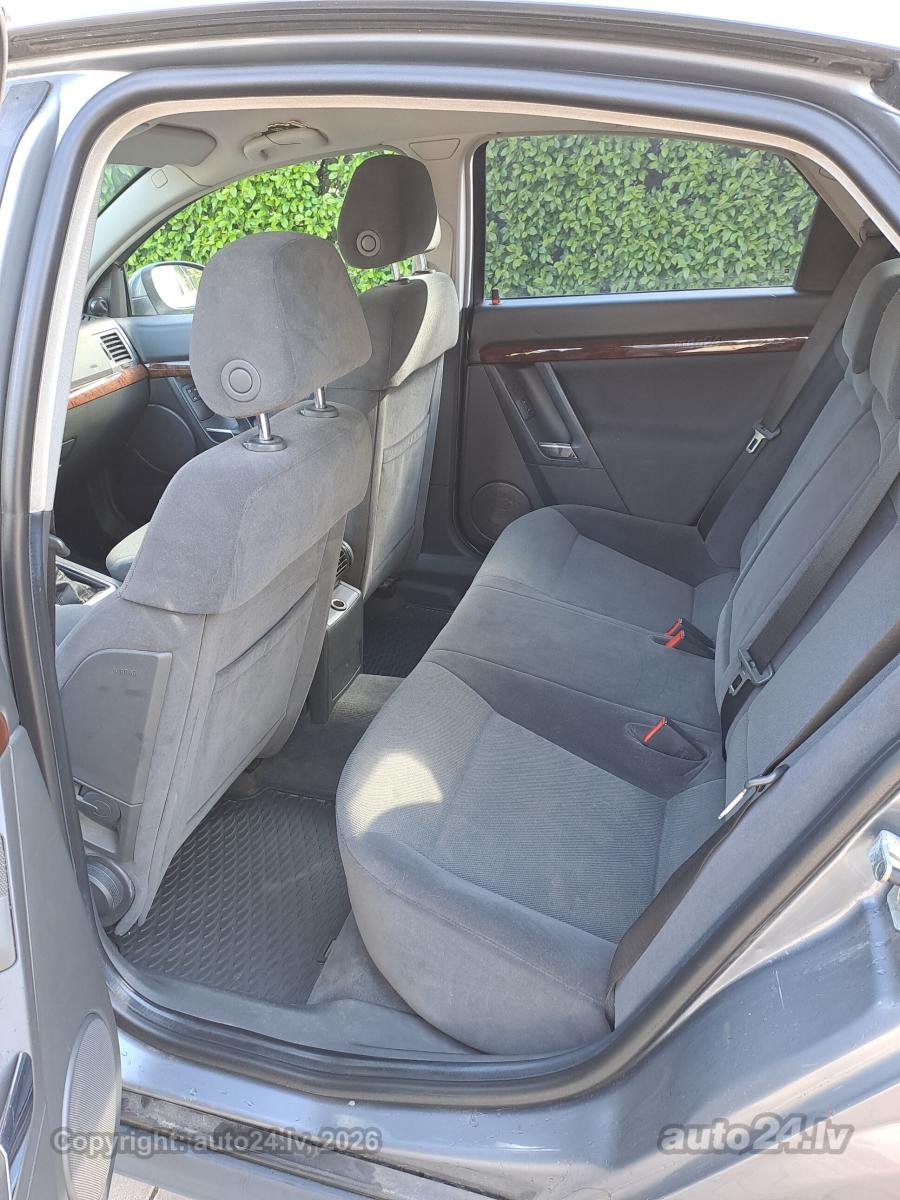 Grey Opel Vectra 2005 in Polva, with an engine capacity of 1.80 L and mileage of 262 thousand km for 800 €, photo 8 on AUTOMOTO.COM.LV