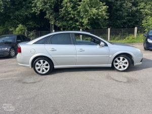 Grey Opel Vectra 2005 in Siauliai, with an engine capacity of 1.90 L and mileage of 0 thousand km for 1149 €, photo 7 on AUTOMOTO.COM.LV