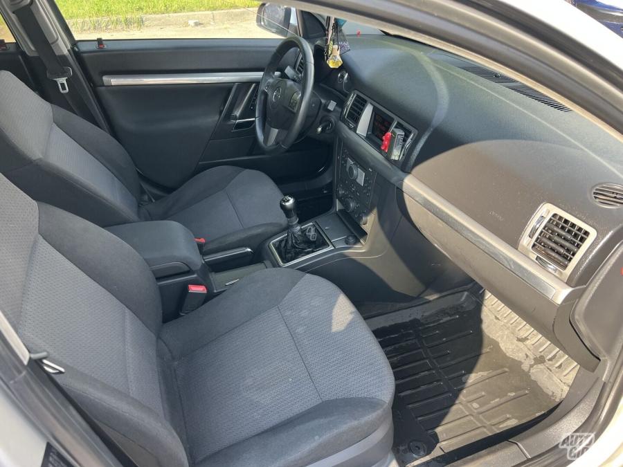 Grey Opel Vectra 2005 in Siauliai, with an engine capacity of 1.90 L and mileage of 0 thousand km for 1149 €, photo 16 on AUTOMOTO.COM.LV