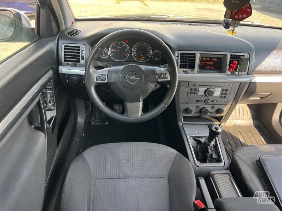 Grey Opel Vectra 2005 in Siauliai, with an engine capacity of 1.90 L and mileage of 0 thousand km for 1149 €, photo 17 on AUTOMOTO.COM.LV