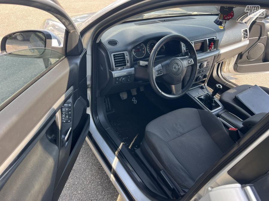 Grey Opel Vectra 2005 in Siauliai, with an engine capacity of 1.90 L and mileage of 0 thousand km for 1149 €, photo 18 on AUTOMOTO.COM.LV