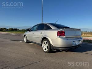 Grey Opel Vectra 2005 in Liepaja, with an engine capacity of 2.20 L and mileage of 280 thousand km for 3200 €, photo 6 on AUTOMOTO.COM.LV