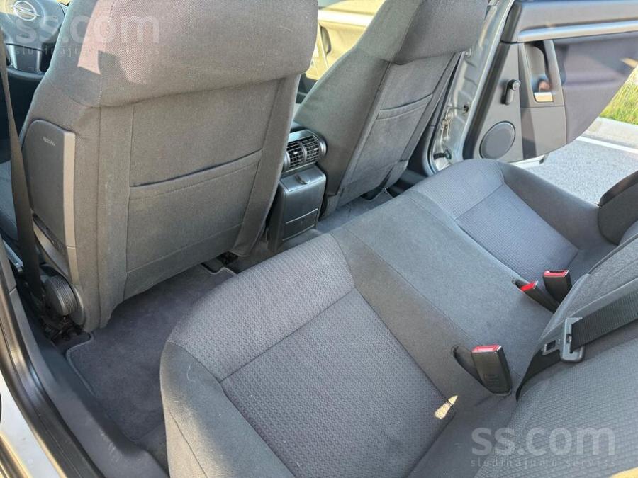 Grey Opel Vectra 2005 in Liepaja, with an engine capacity of 2.20 L and mileage of 280 thousand km for 3200 €, photo 10 on AUTOMOTO.COM.LV