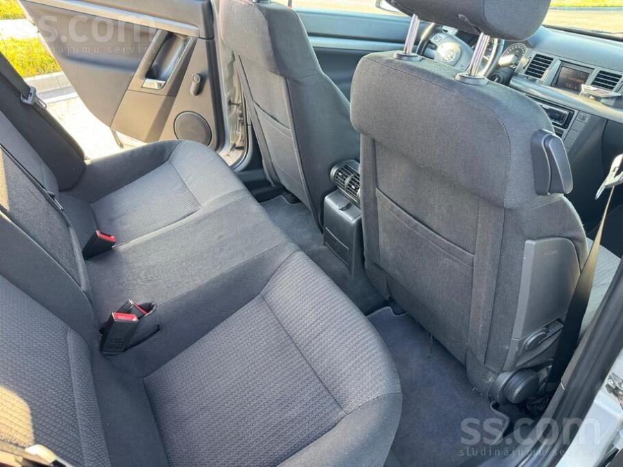 Grey Opel Vectra 2005 in Liepaja, with an engine capacity of 2.20 L and mileage of 280 thousand km for 3200 €, photo 11 on AUTOMOTO.COM.LV